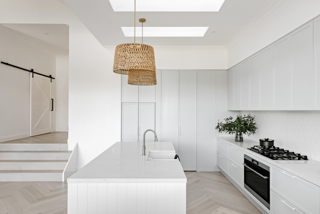 Custom build with natural light and holiday vibes - Talostone